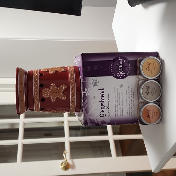 Scentsy | Accents | Scentsy Gingerbread Warmer With 3 Sample Scents ...
